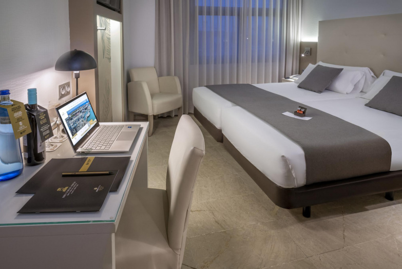 Hotel SERHS del Port *** | Official Site | Near the Port of Barcelona